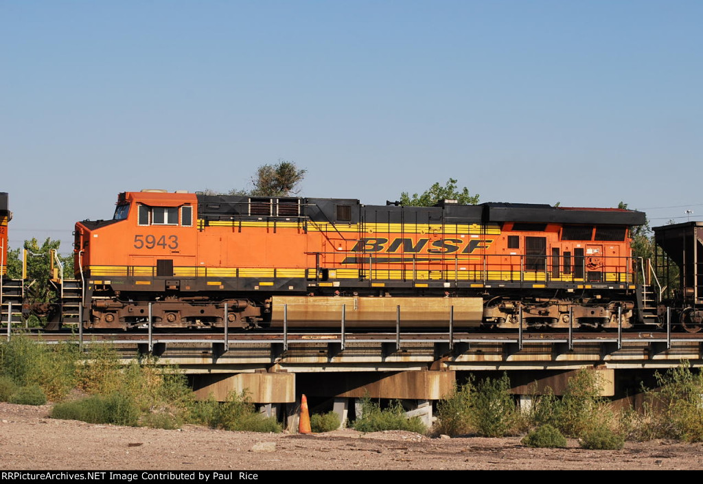 BNSF 5943